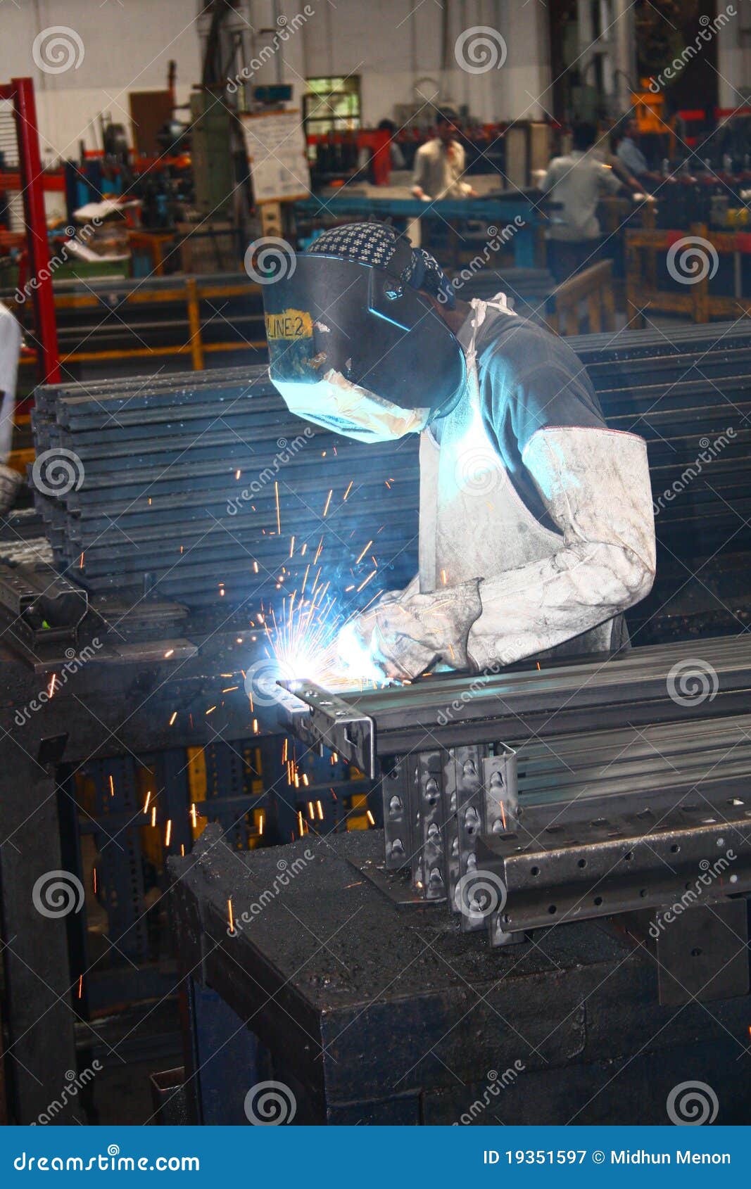 Funcionamento Do Operador Da Soldadura Manual Imagem de Stock - Imagem ...