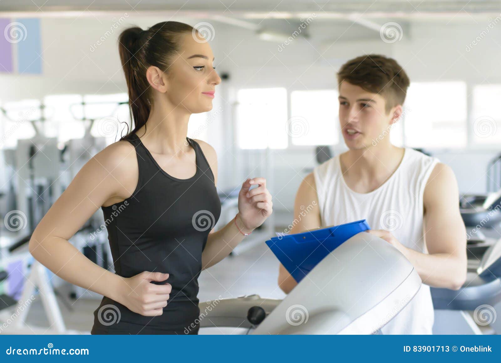 Funcionamento Na Escada Rolante Imagem de Stock - Imagem de ativo ...