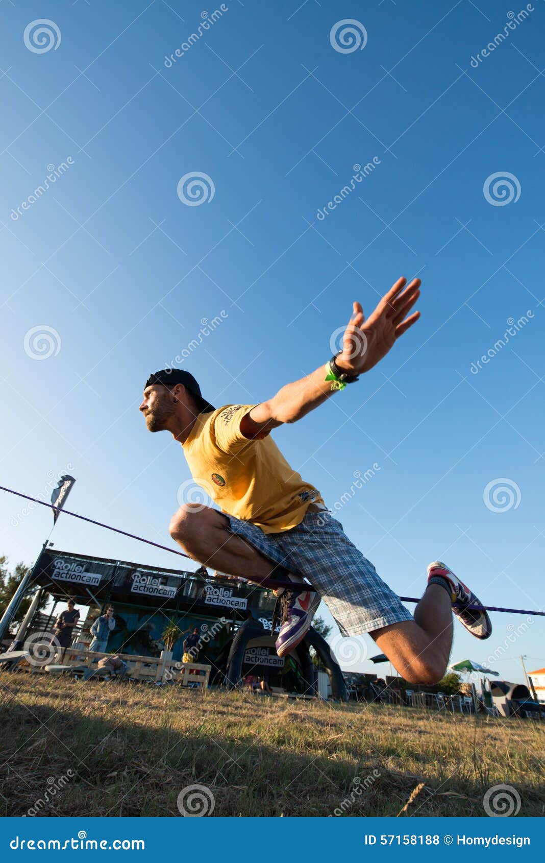Funcionamiento De Slackline De Los Antunes De Andre Foto de archivo ...