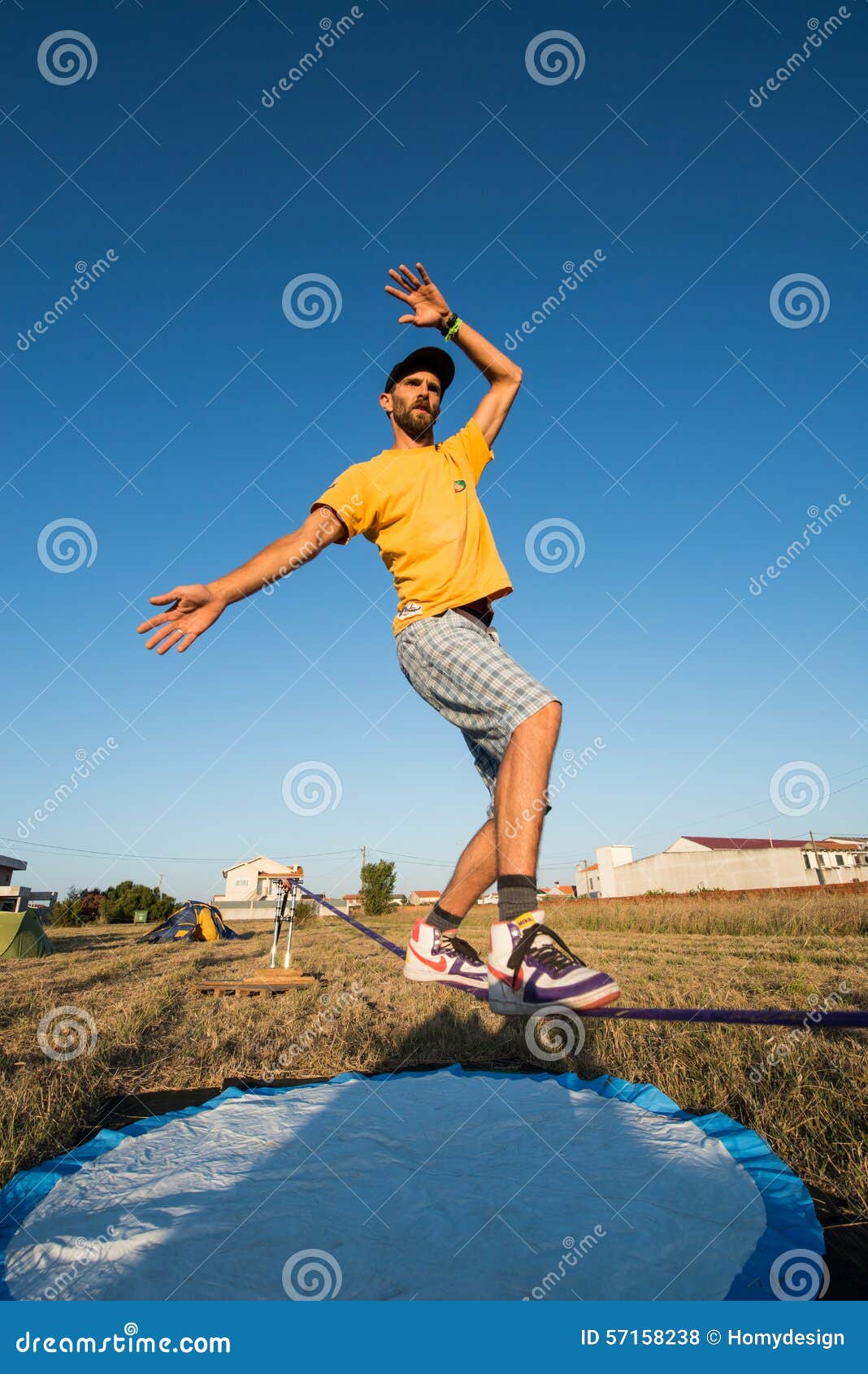 Funcionamiento De Slackline De Los Antunes De Andre Foto de archivo ...