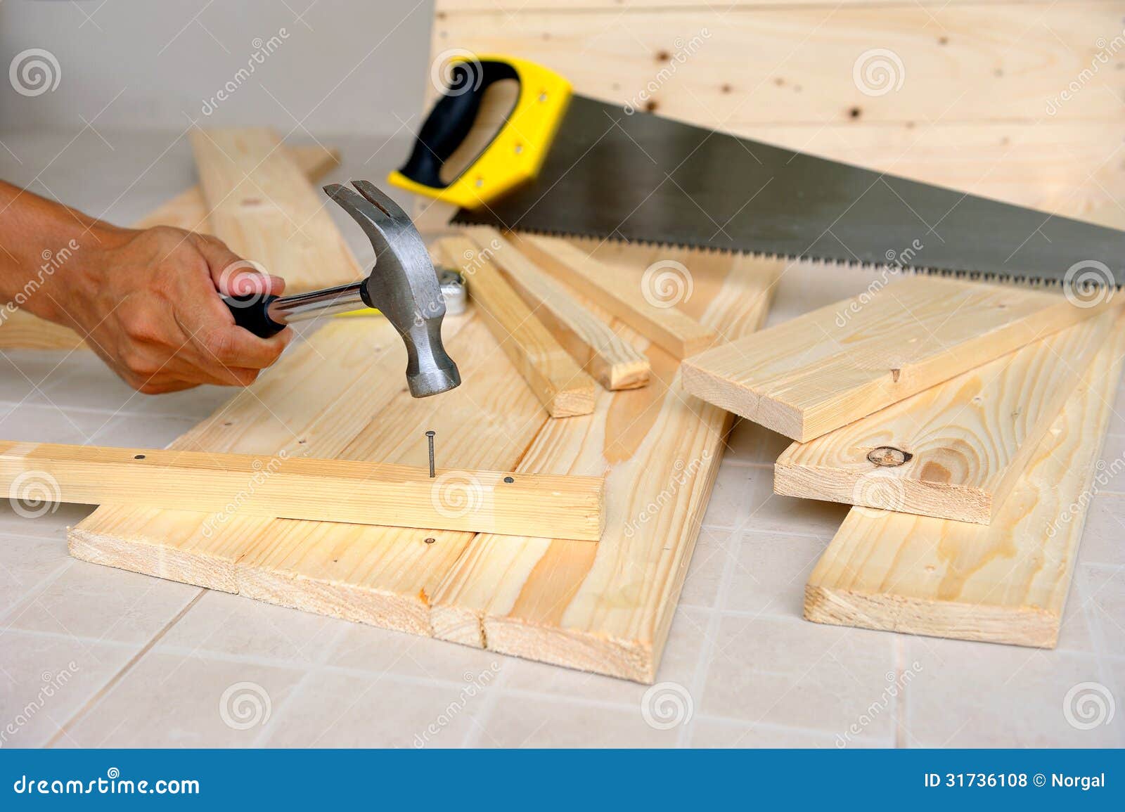Funcionamiento Del Carpintero Foto de archivo - Imagen de firmemente ...