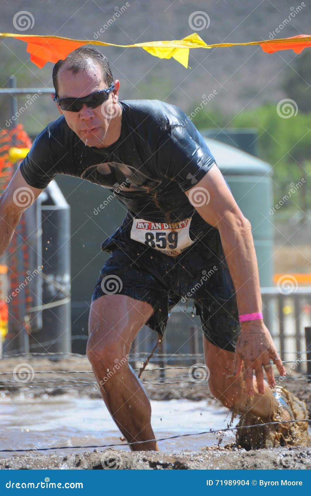 Funcionamiento del fango imagen de archivo editorial. Imagen de gente ...