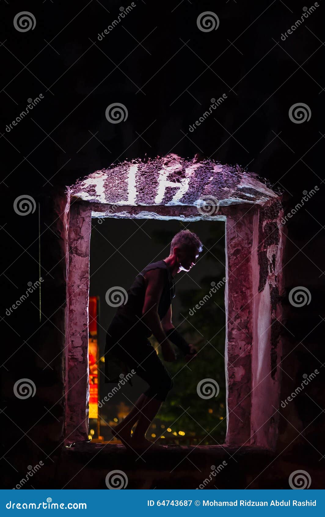 Funcionamiento en la ruina fotografía editorial. Imagen de bailando ...