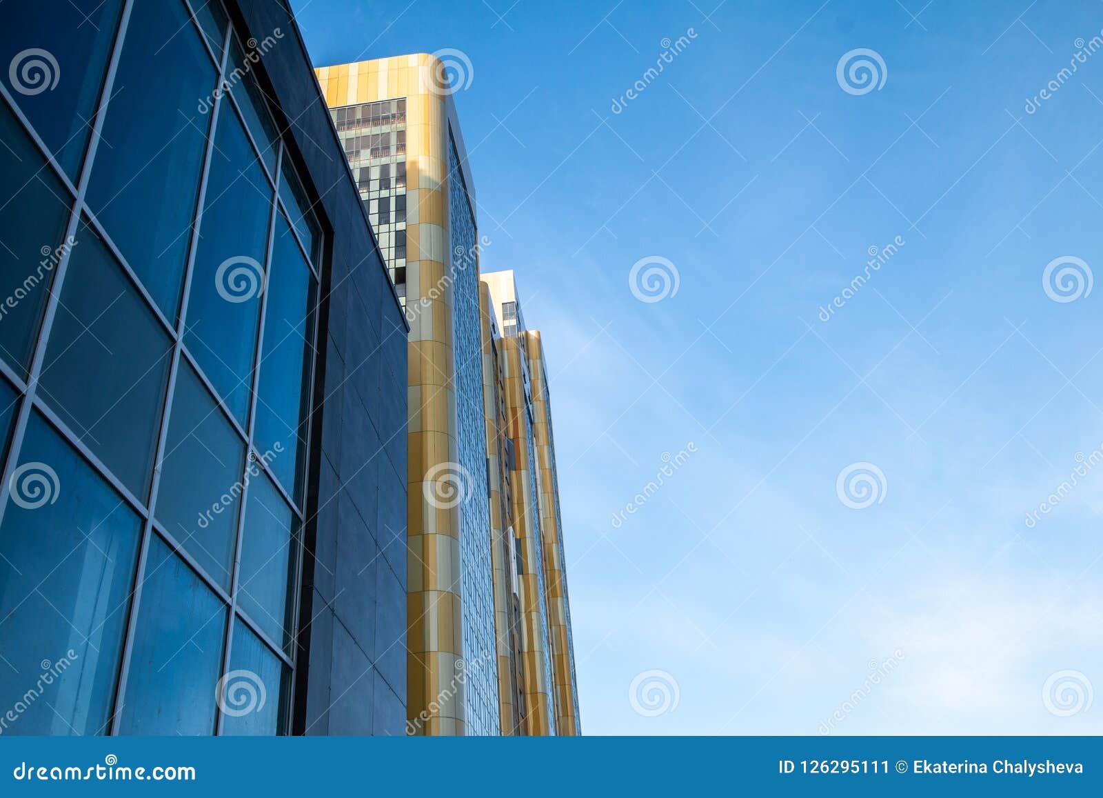 Fundo Amarelo E Azul Da Fachada Do Skyscrapper Imagem de Stock - Imagem ...