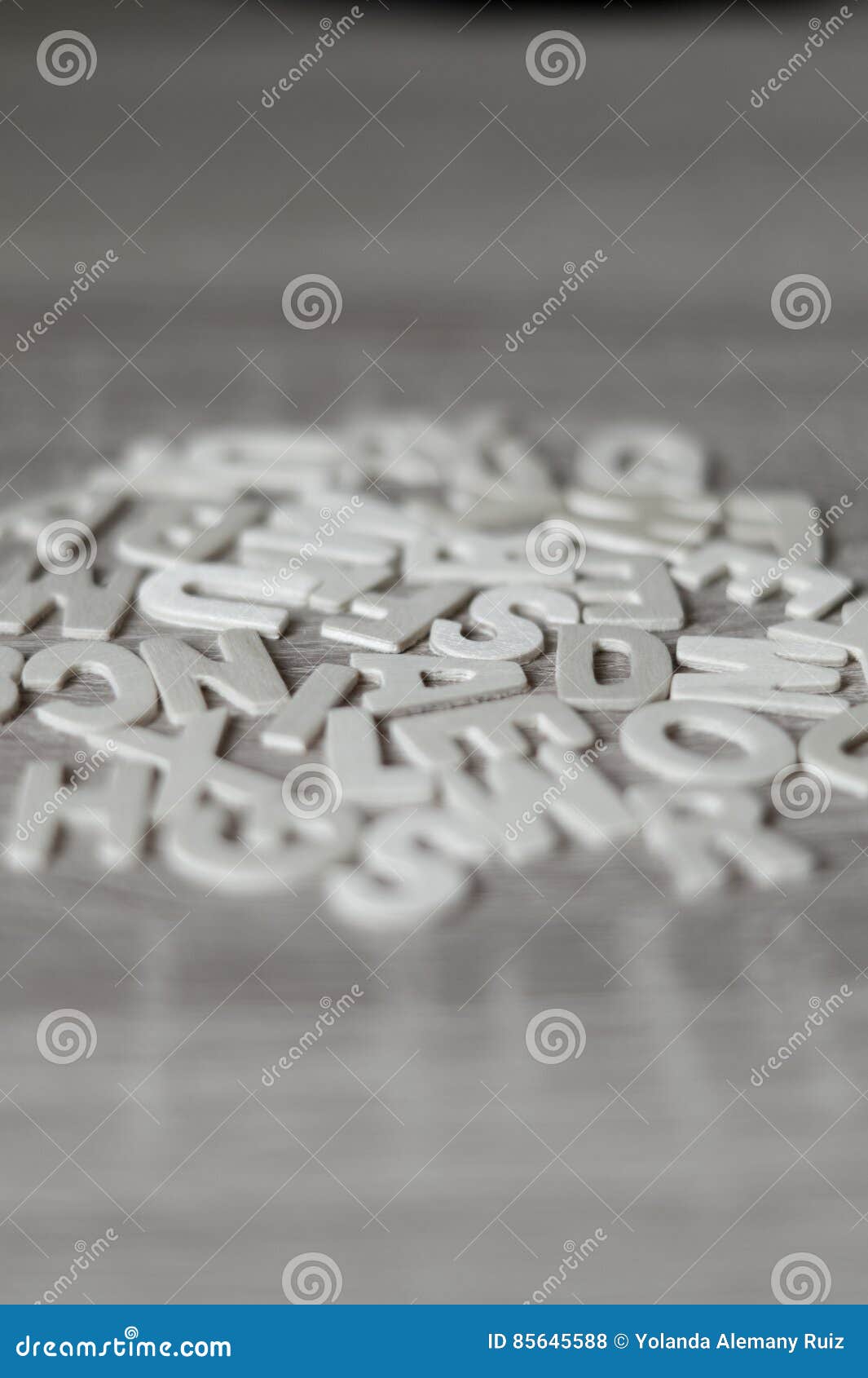 Fundo Borrado Letras Na Tabela De Madeira Foto de Stock - Imagem de ...