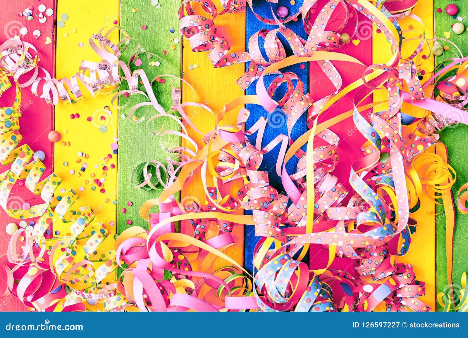 Fundo Colorido Do Carnaval Com Flâmulas Imagem de Stock - Imagem de ...