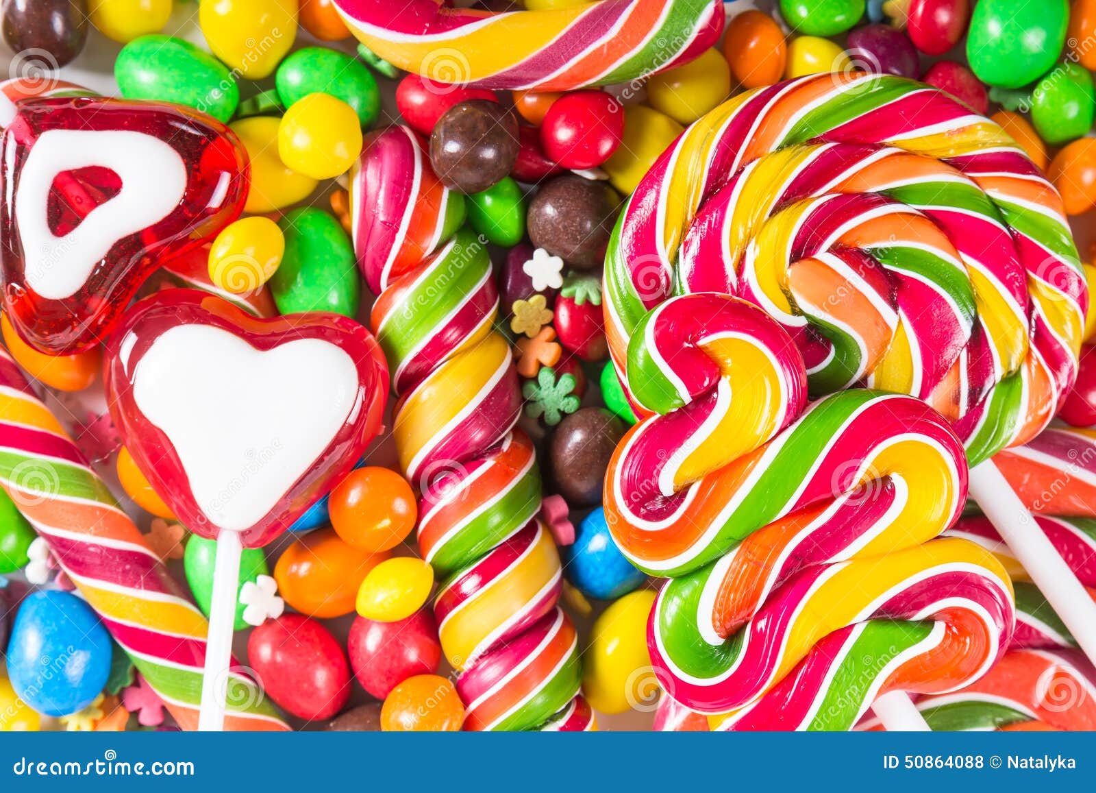 Fundo com doces coloridos foto de stock. Imagem de tolice - 50864088