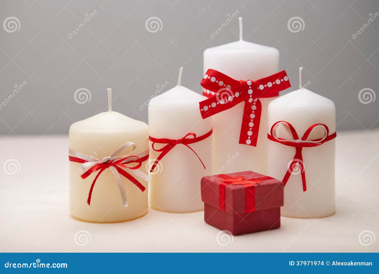 Fundo com velas decoradas. foto de stock. Imagem de fundos - 37971974