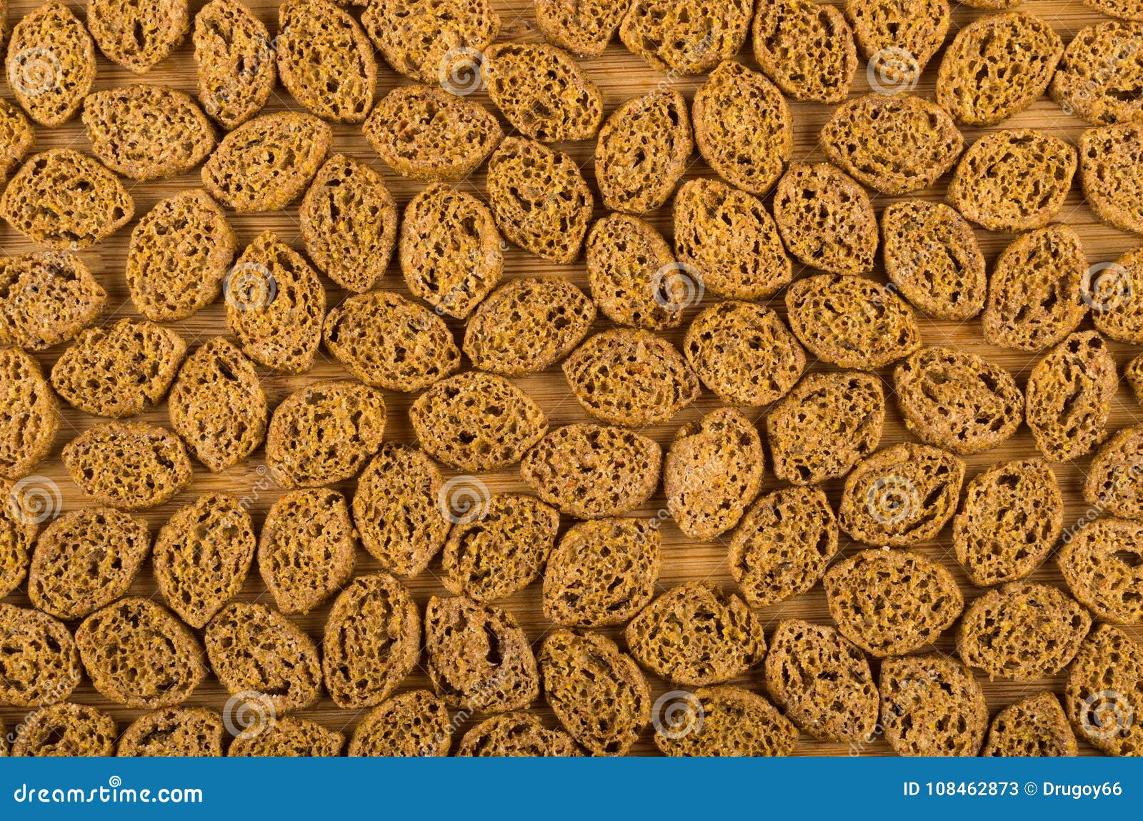 Fundo De Muitos Biscoitos Pequenos Do Centeio Na Tabela De Madeira ... Fundo De Muitos Biscoitos Pequenos Do Centeio Na Tabela De Madeira ...
