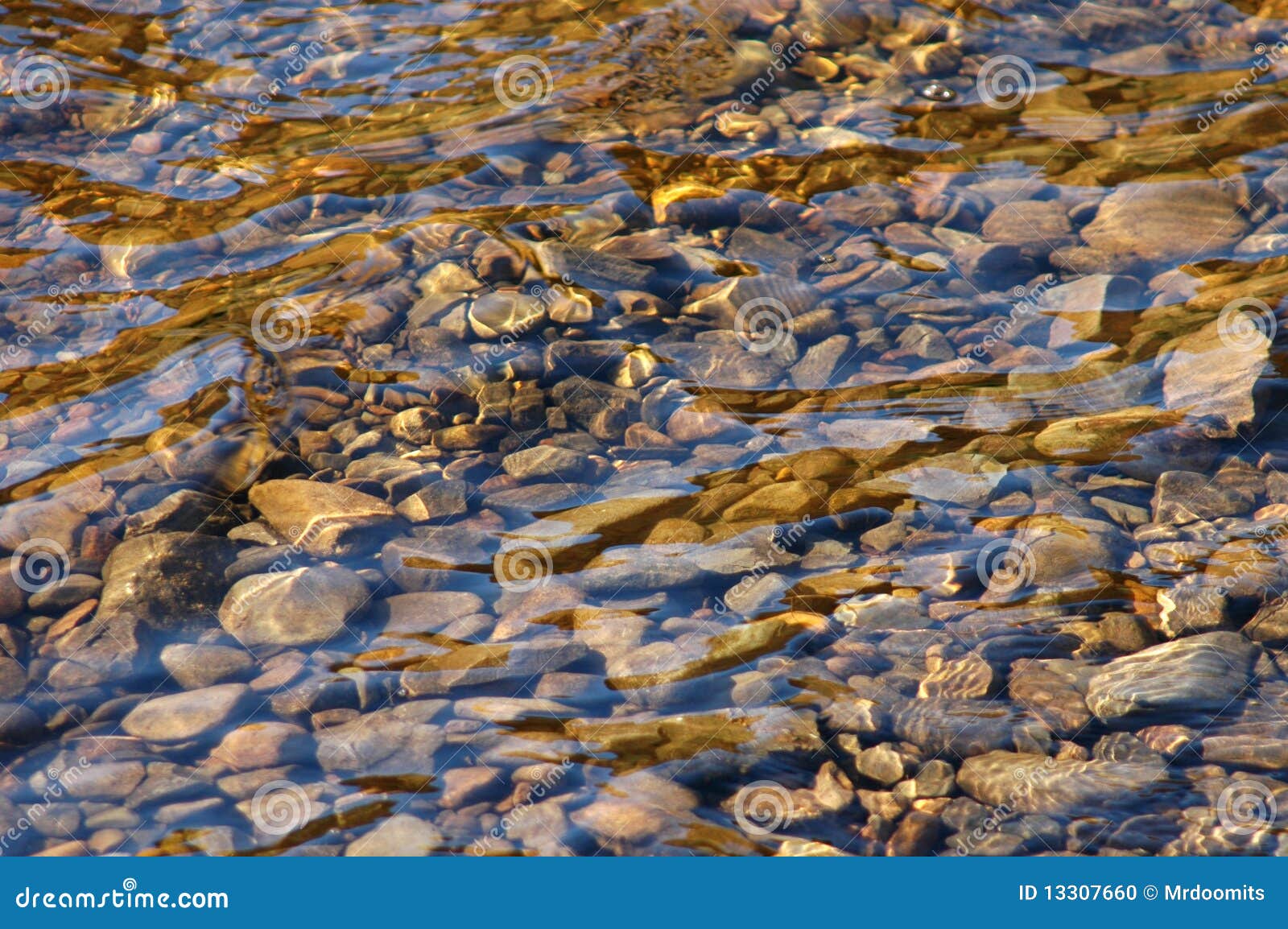 Fundo de pedras do rio foto de stock. Imagem de reflexivo - 13307660