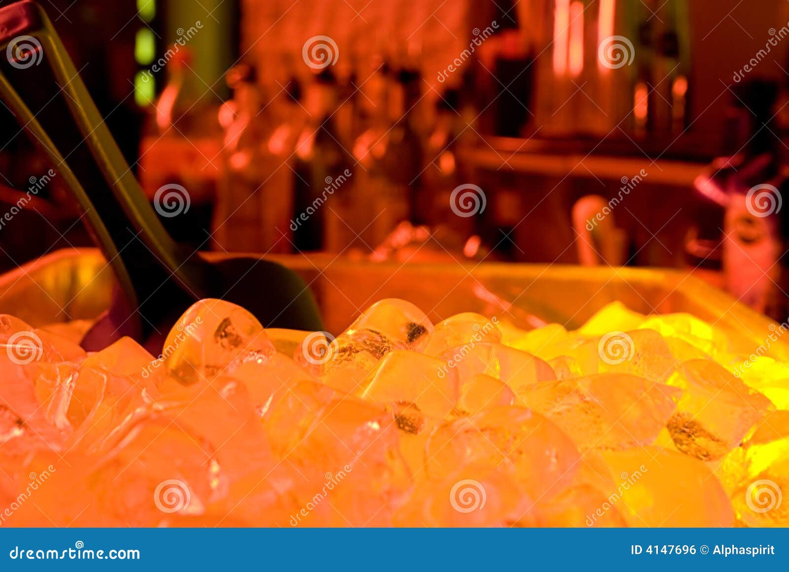 Fundo do gelo da barra foto de stock. Imagem de vidro - 4147696