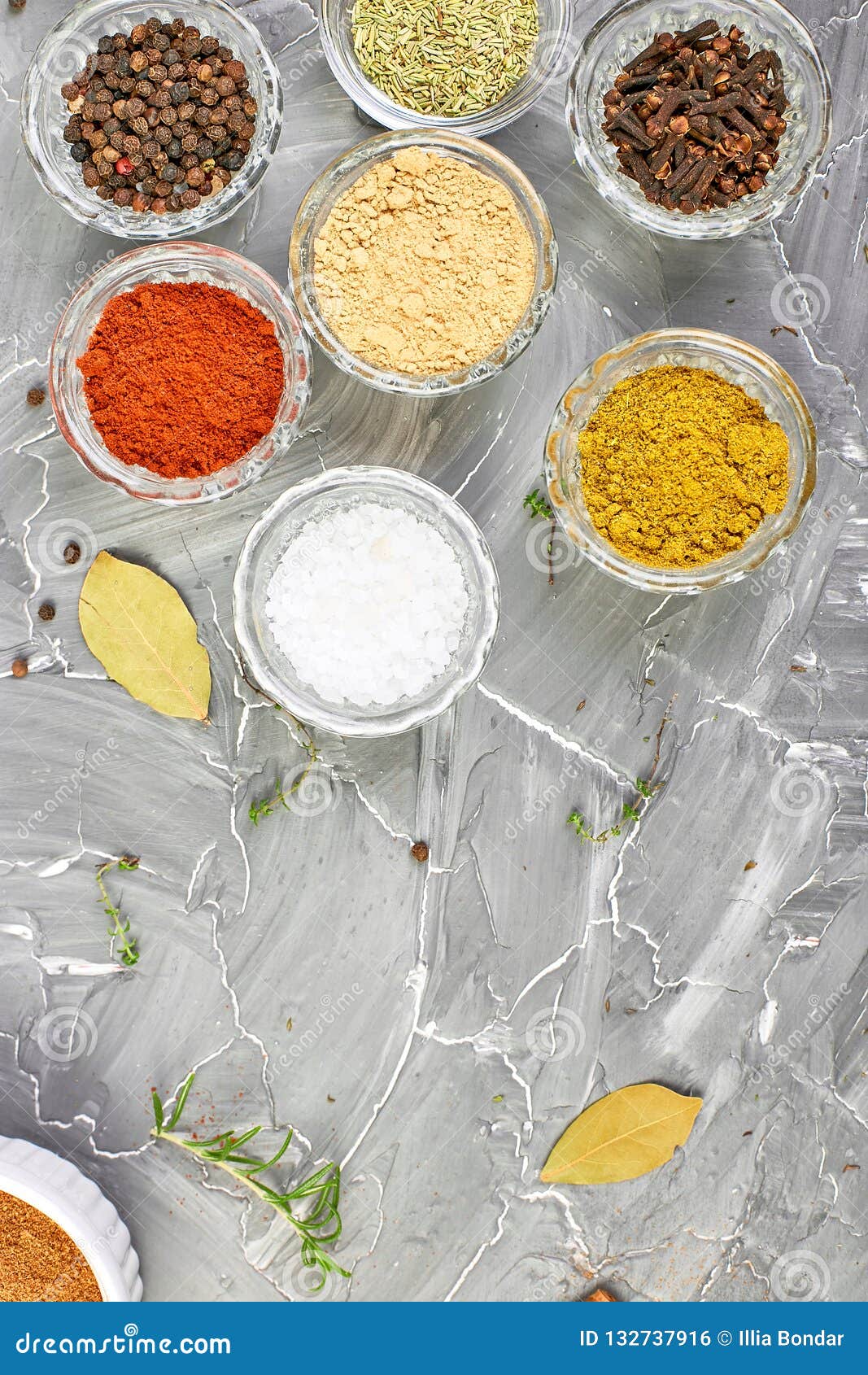 Fundo Do Tempero Tempero Da Especiaria E Da Erva Com Fresco E Secado ...