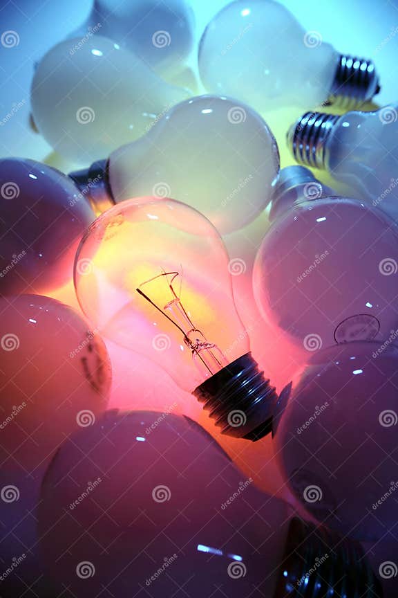 Fundo dos bulbos foto de stock. Imagem de elétrico, transparente - 5394356
