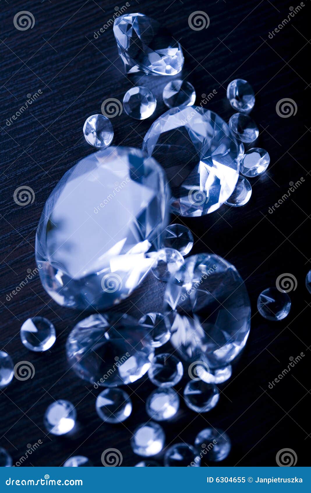 Fundo dos diamantes imagem de stock. Imagem de gemstones - 6304655