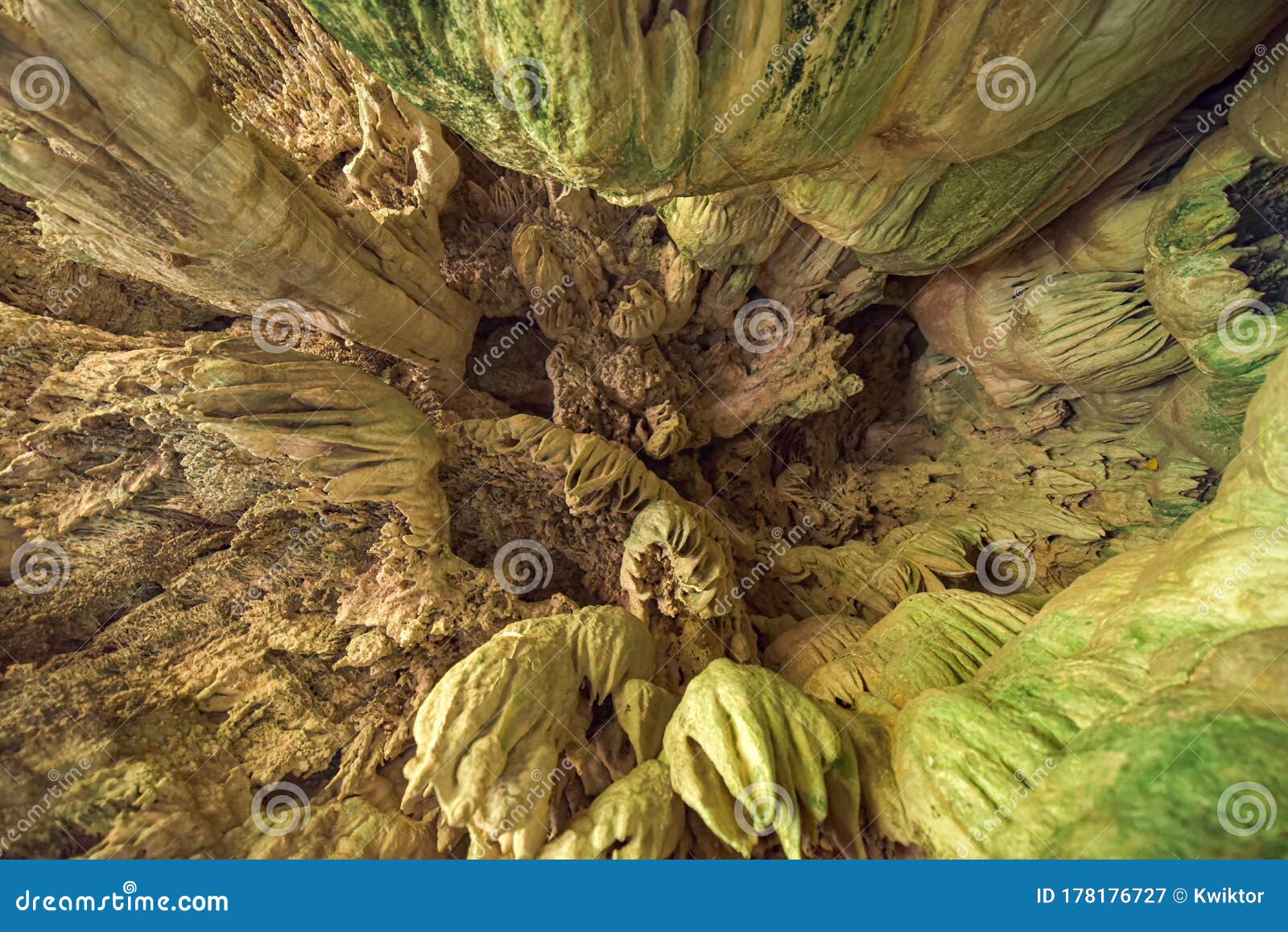Fundo estalactites imagem de stock. Imagem de pedra - 178176727