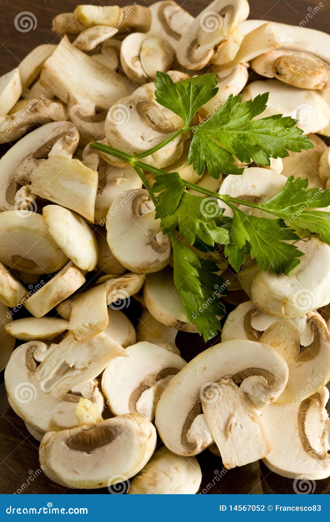 Funghi Dei Funghi Prataioli Fotografia Stock - Immagine di prezzemolo ...