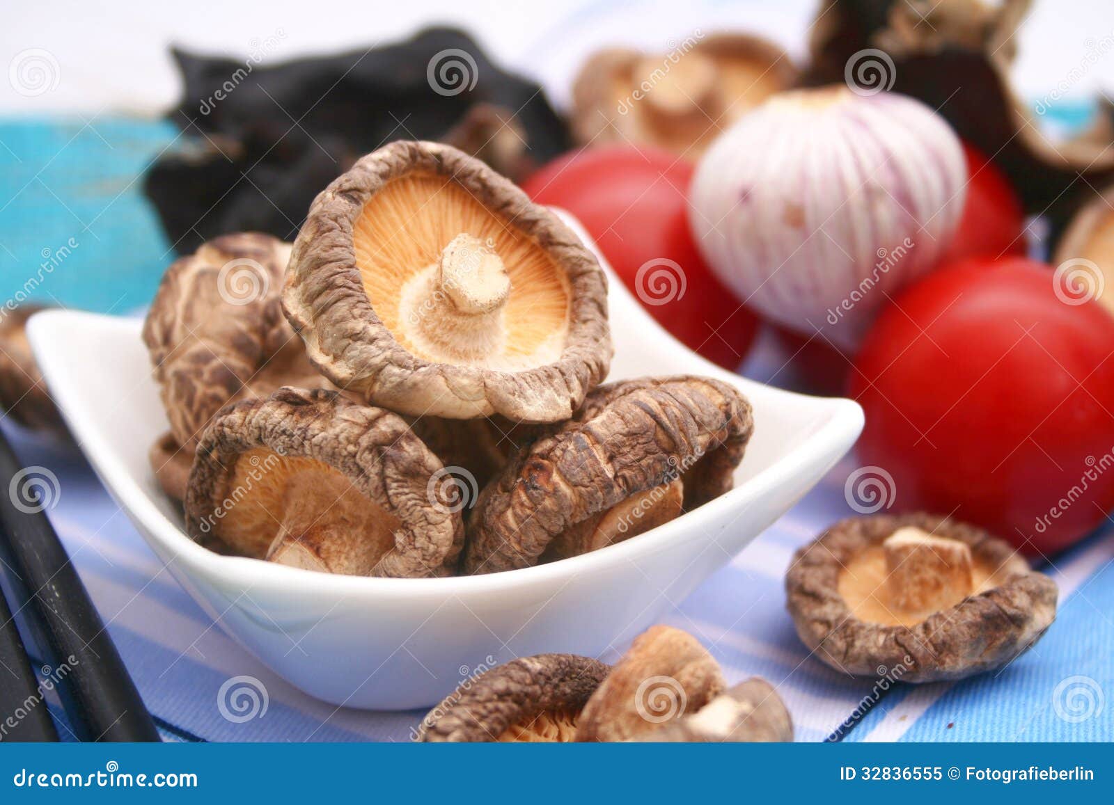 Funghi Di Shiitake Asiatici Immagine Stock - Immagine di secco, verdure ...