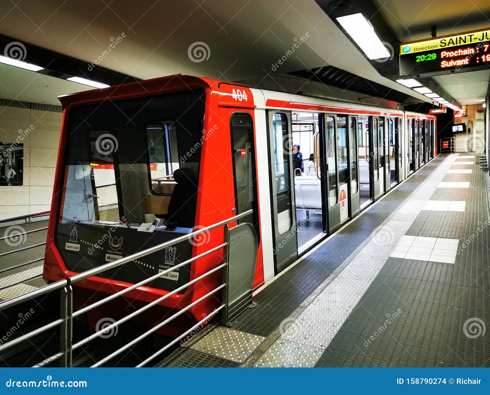 Funiculaire De Lyon Vieux Lyon Image stock éditorial - Image du passage ...