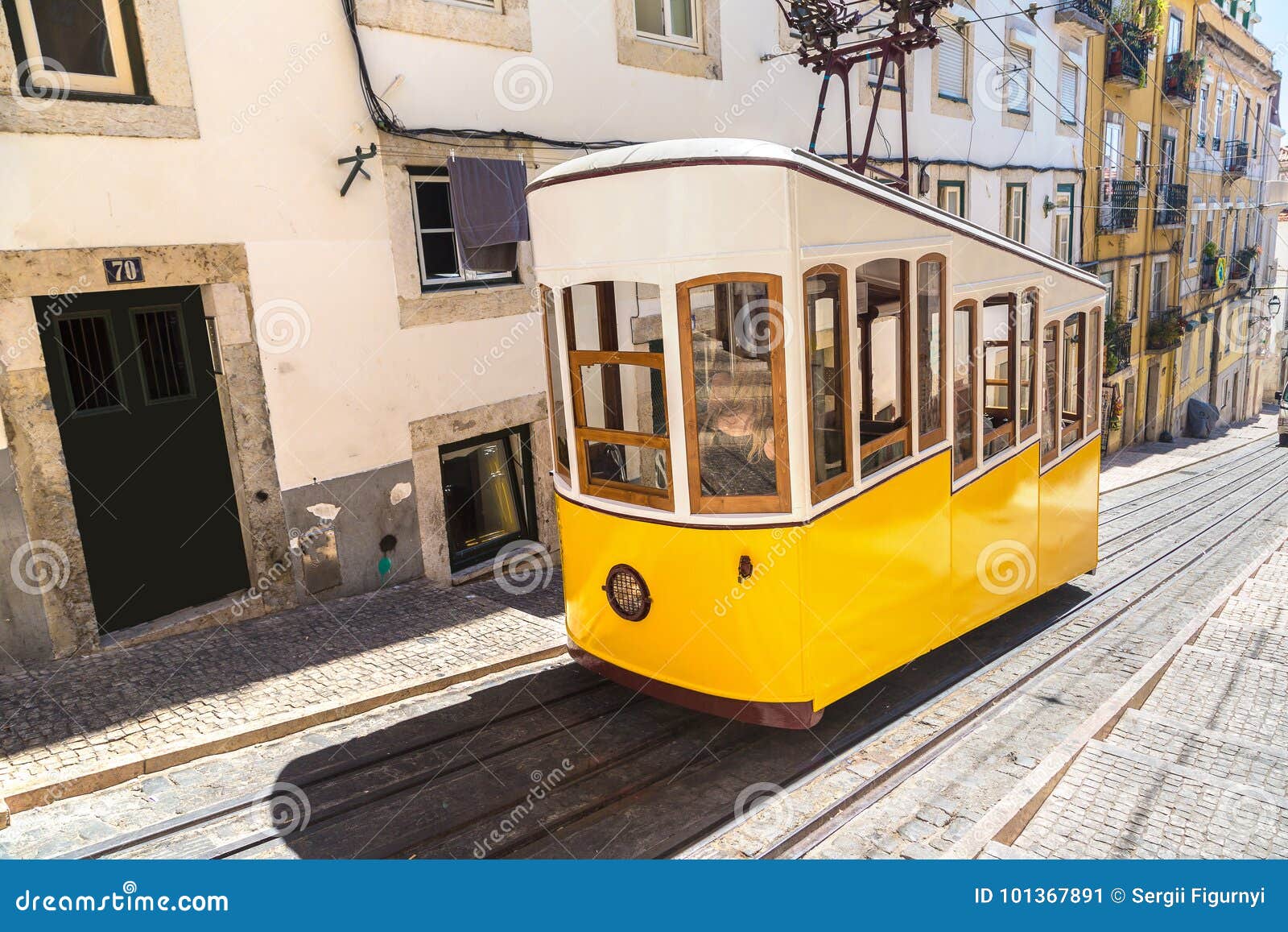 Funicular En El Centro De Ciudad De Lisboa Imagen de archivo - Imagen ...