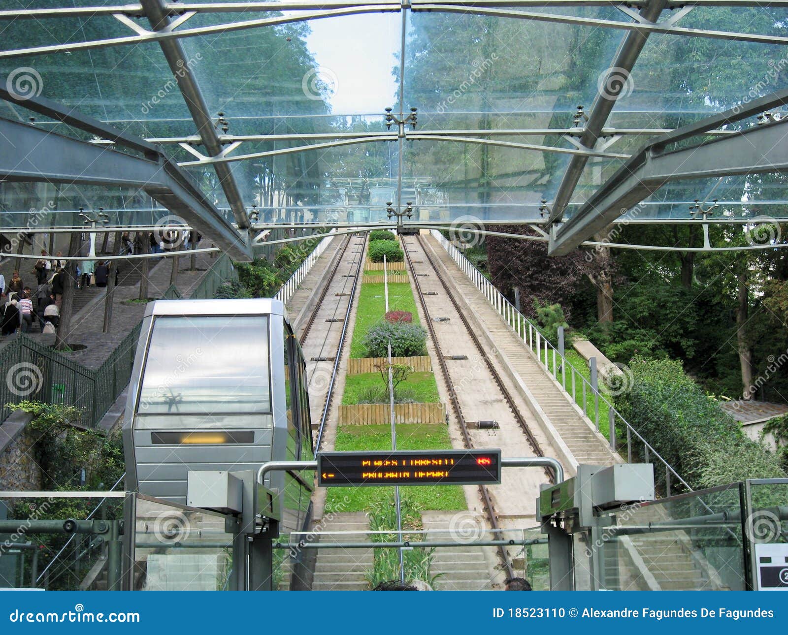 Funicular En Montmartre París Imagen editorial - Imagen de transporte ...