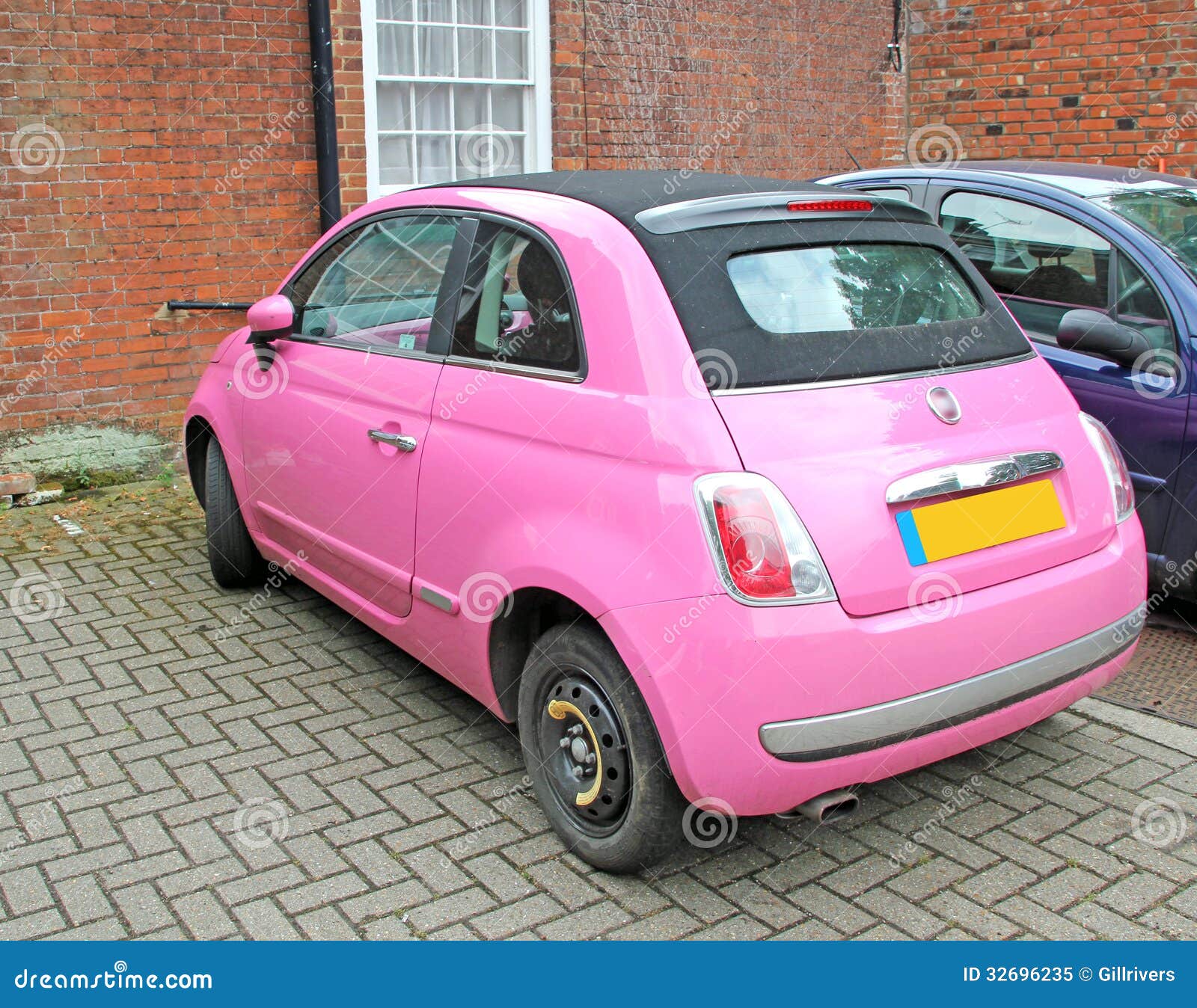 Funky Roze Auto stock afbeelding. Image of reis, roze - 32696235