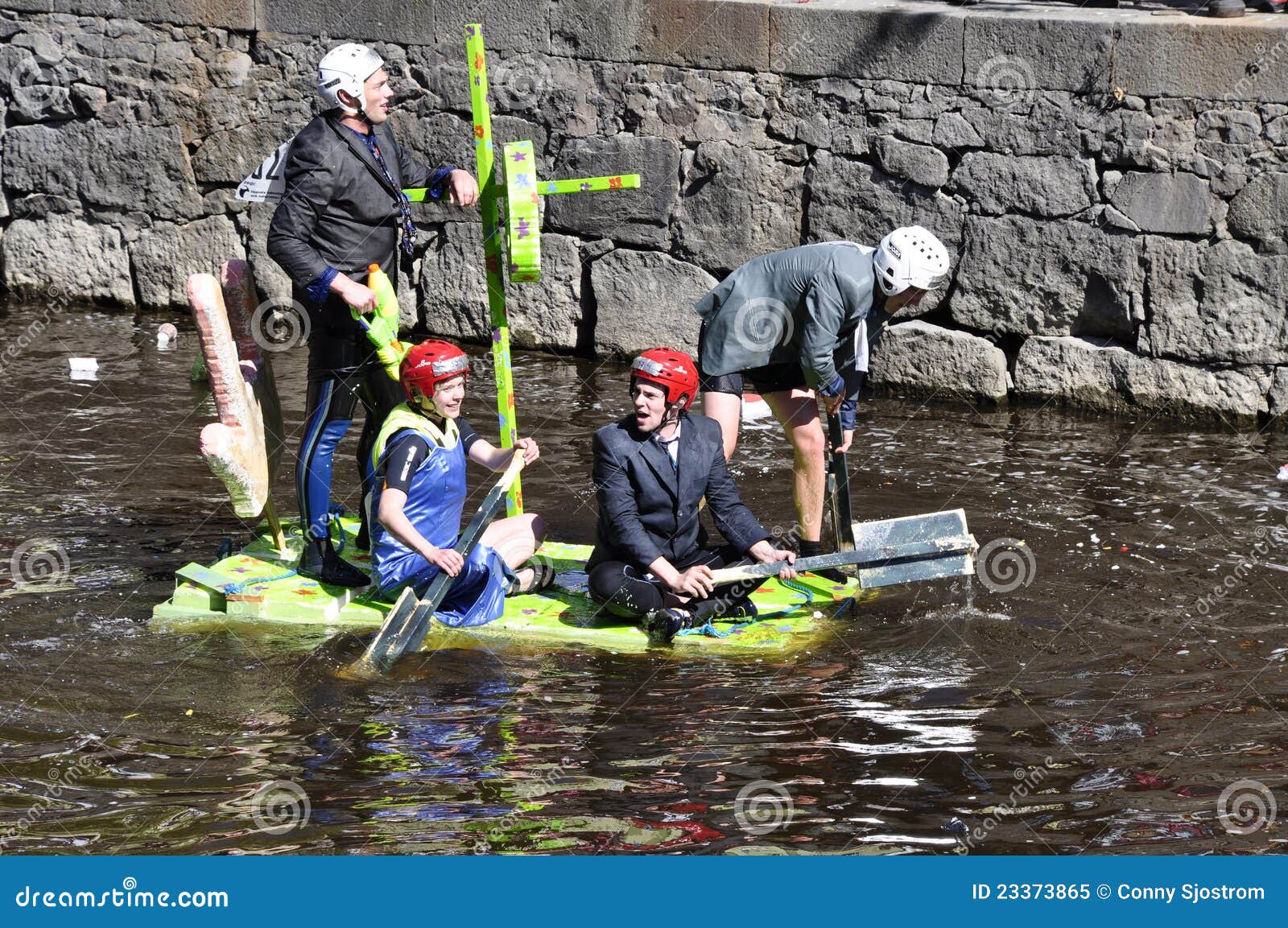 A funny boat race editorial image. Image of background - 23373865