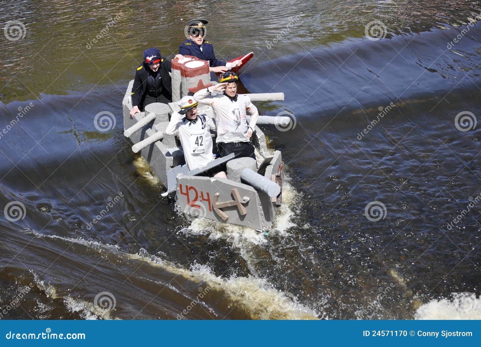 A funny boat race editorial image. Image of water, spring - 24571170