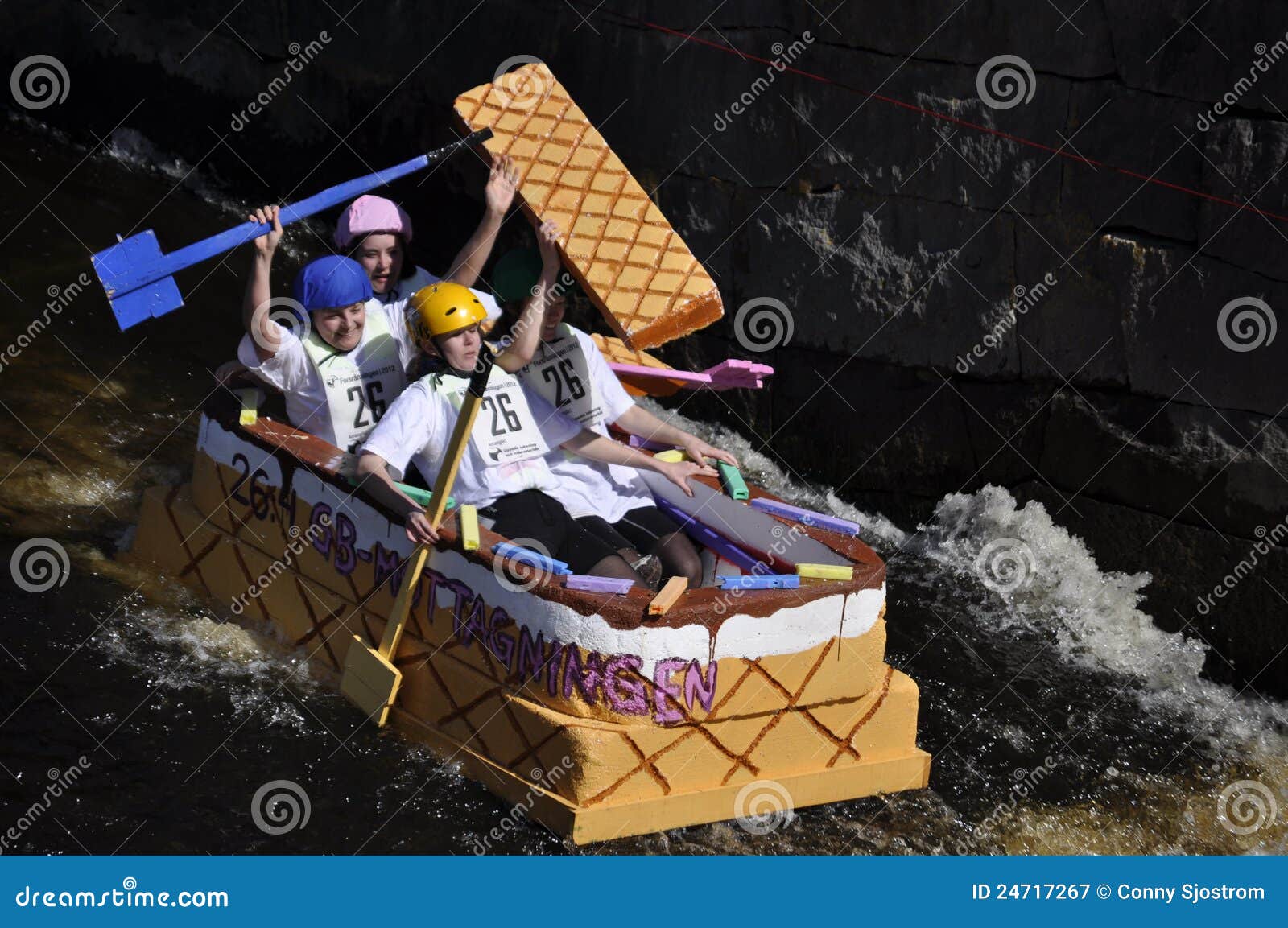 A funny boat race editorial photography. Image of race - 24717267