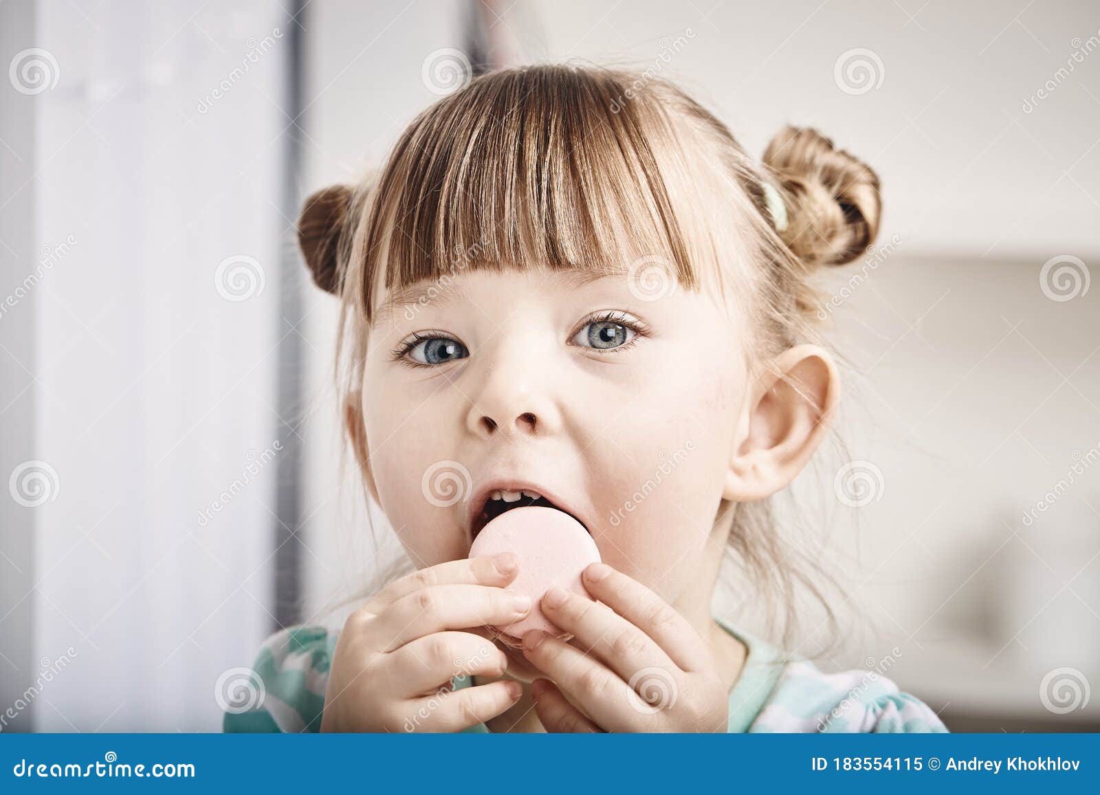 Funny Little Girl Eats Macaroon Stock Image - Image of delicious ...