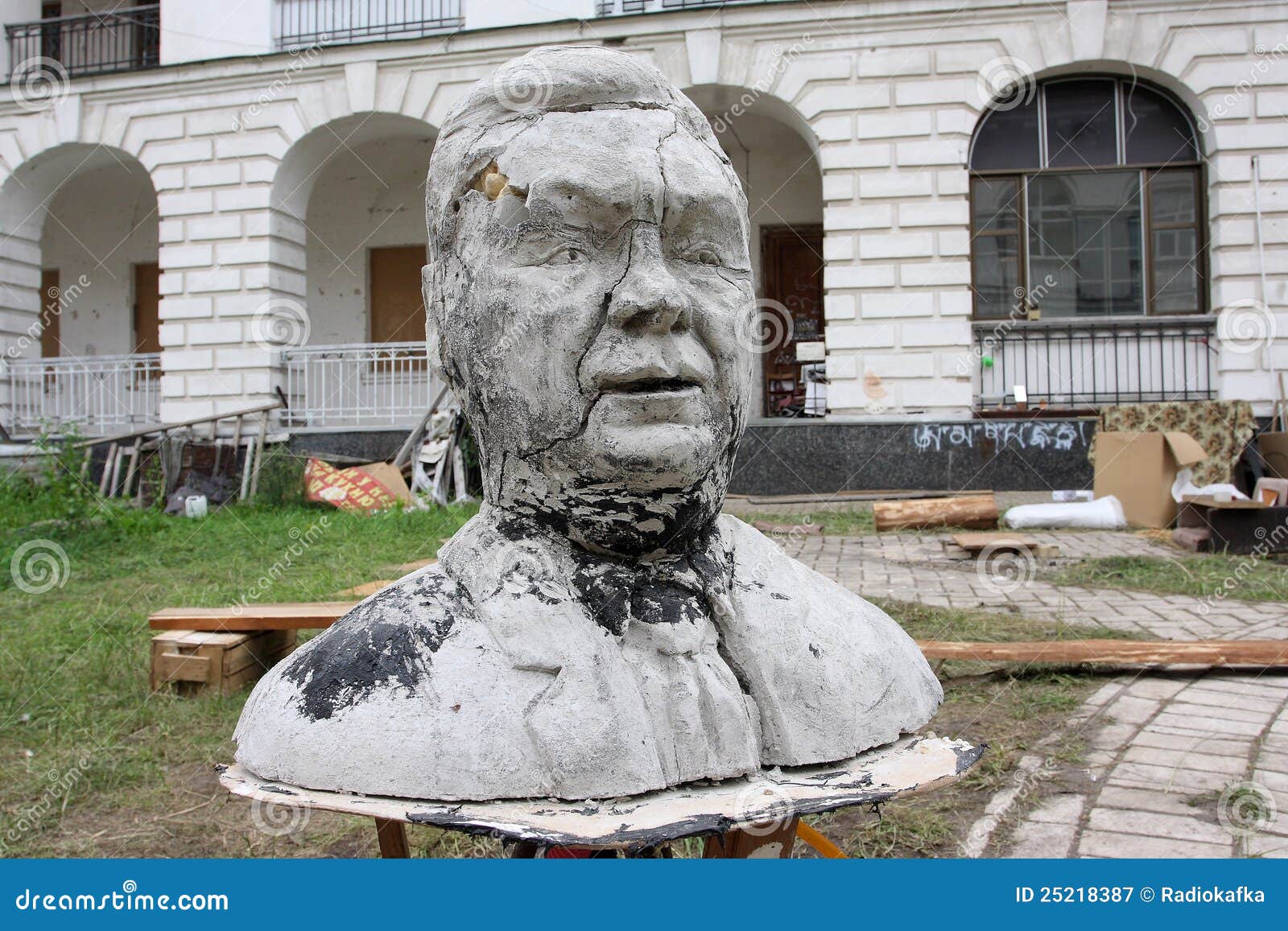 Funny Sculpture of the Ukrainian President Editorial Photography ...