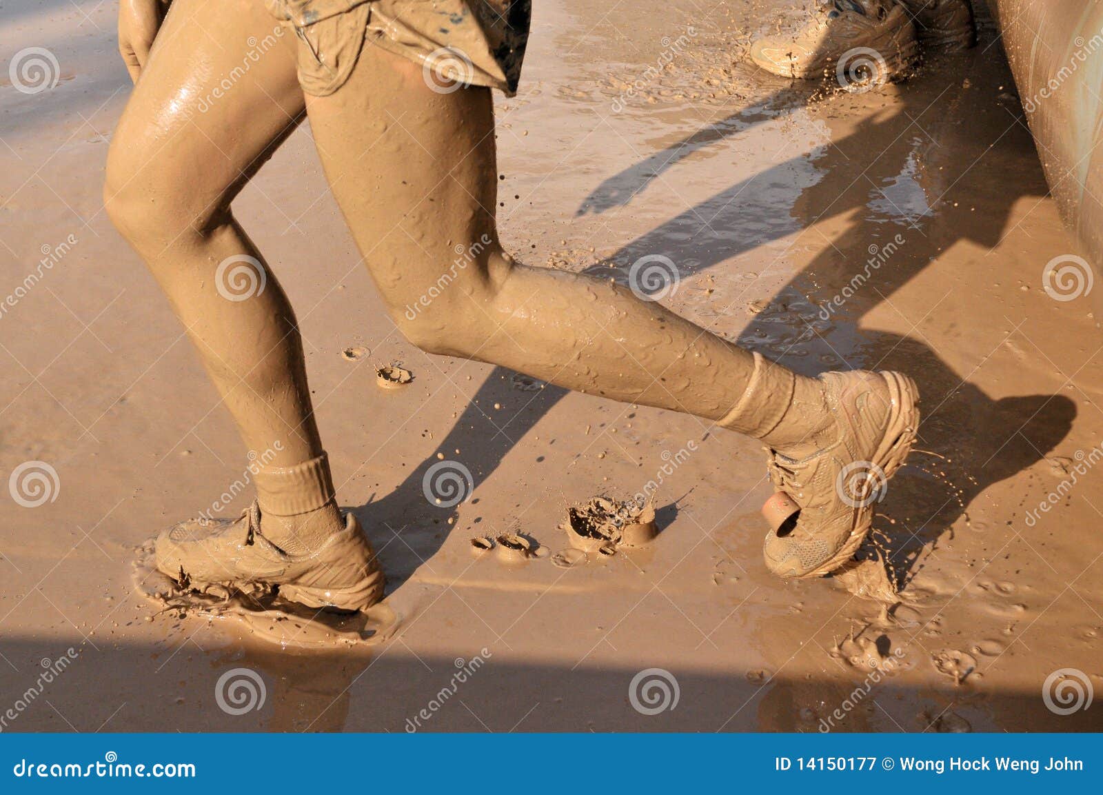 Funzionamento del fango immagine stock. Immagine di corrispondenza ...