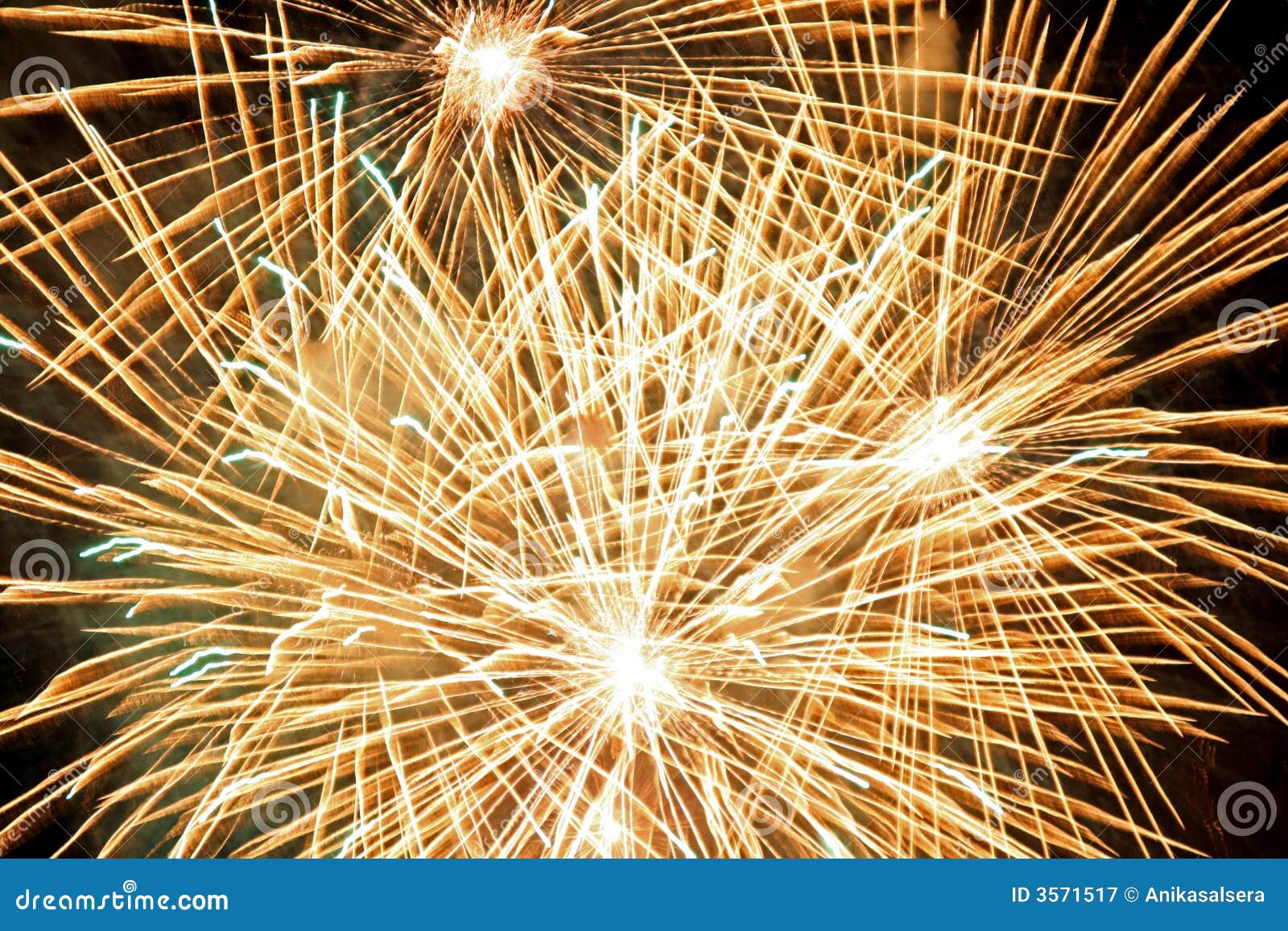 Fuochi D'artificio Dorati Fotografia Stock Libera da Diritti - Immagine ...