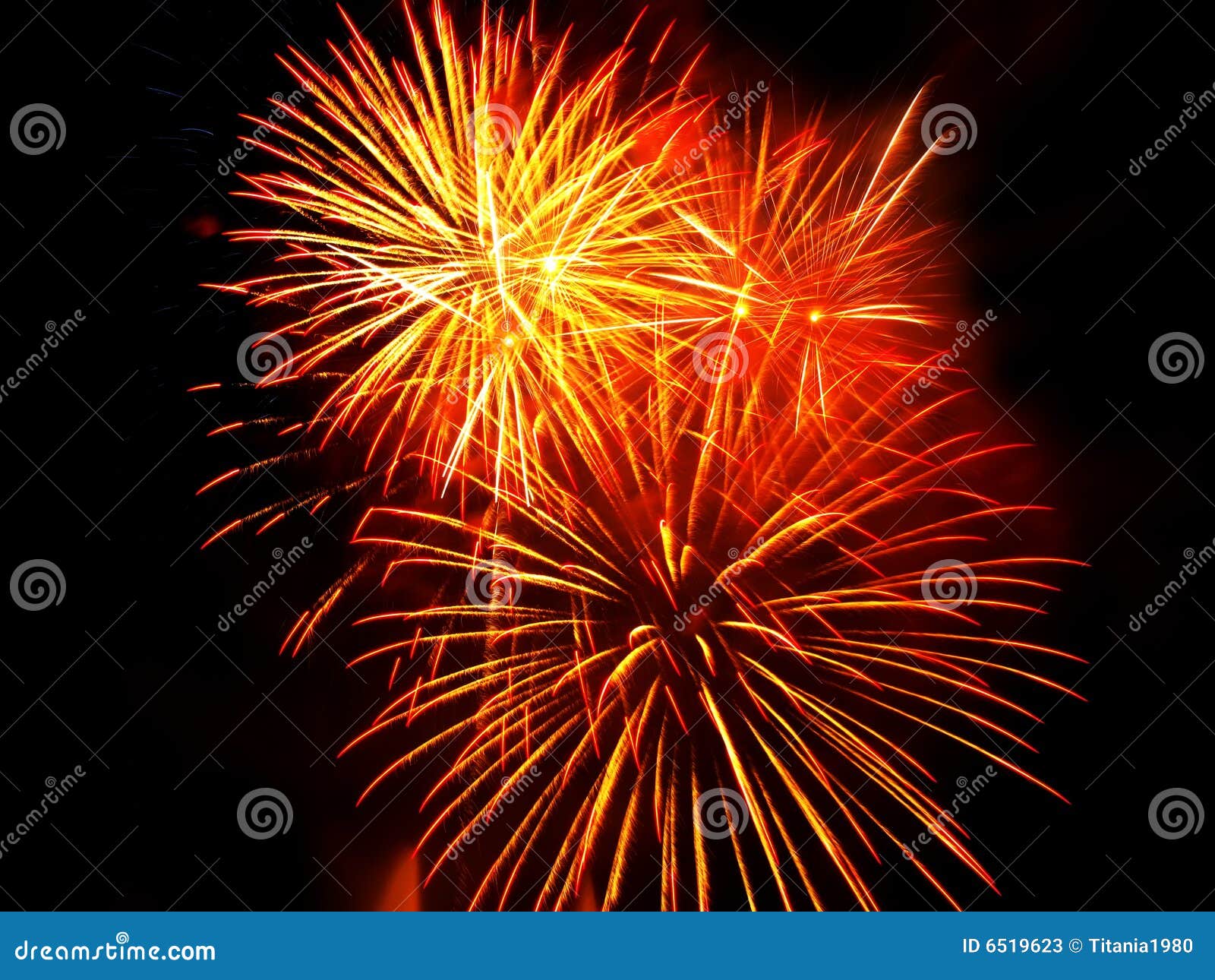 Fuochi D'artificio Rossi E Dorati Immagine Stock - Immagine di petardo ...