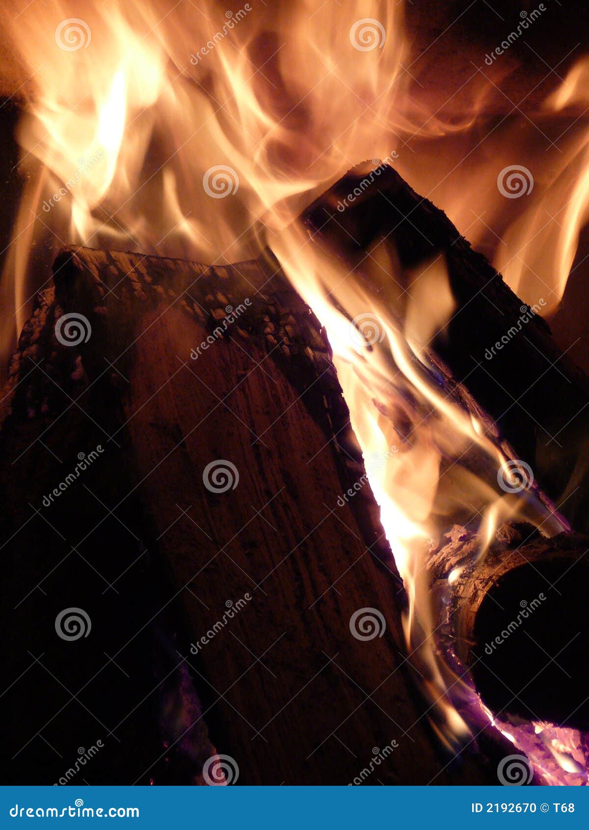 Fuoco fotografia stock. Immagine di luce, accensione, sera - 2192670