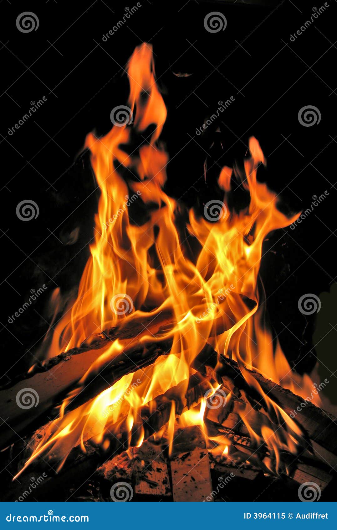 Fuoco immagine stock. Immagine di inferno, ustione, fiamma - 3964115