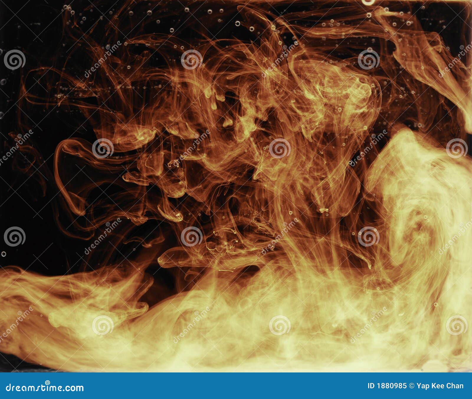 Fuoco in acqua immagine stock. Immagine di sfondo, ardente - 1880985