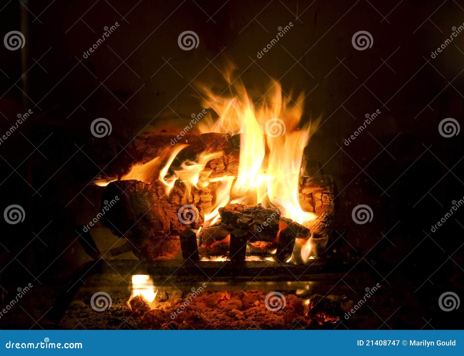 Fuoco in camino immagine stock. Immagine di rosso, fuoco - 21408747