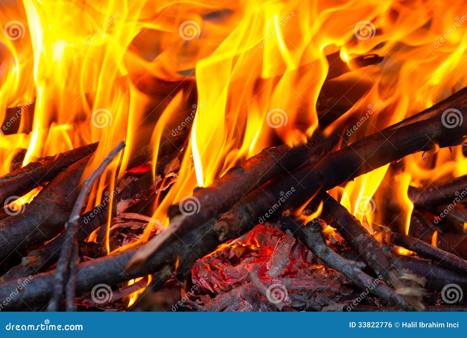 Fuoco e tizzone fotografia stock. Immagine di camino - 33822776