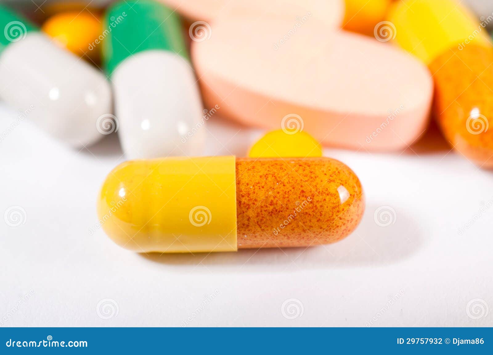 Pillola gialla fotografia stock. Immagine di macro, vuoto - 29757932