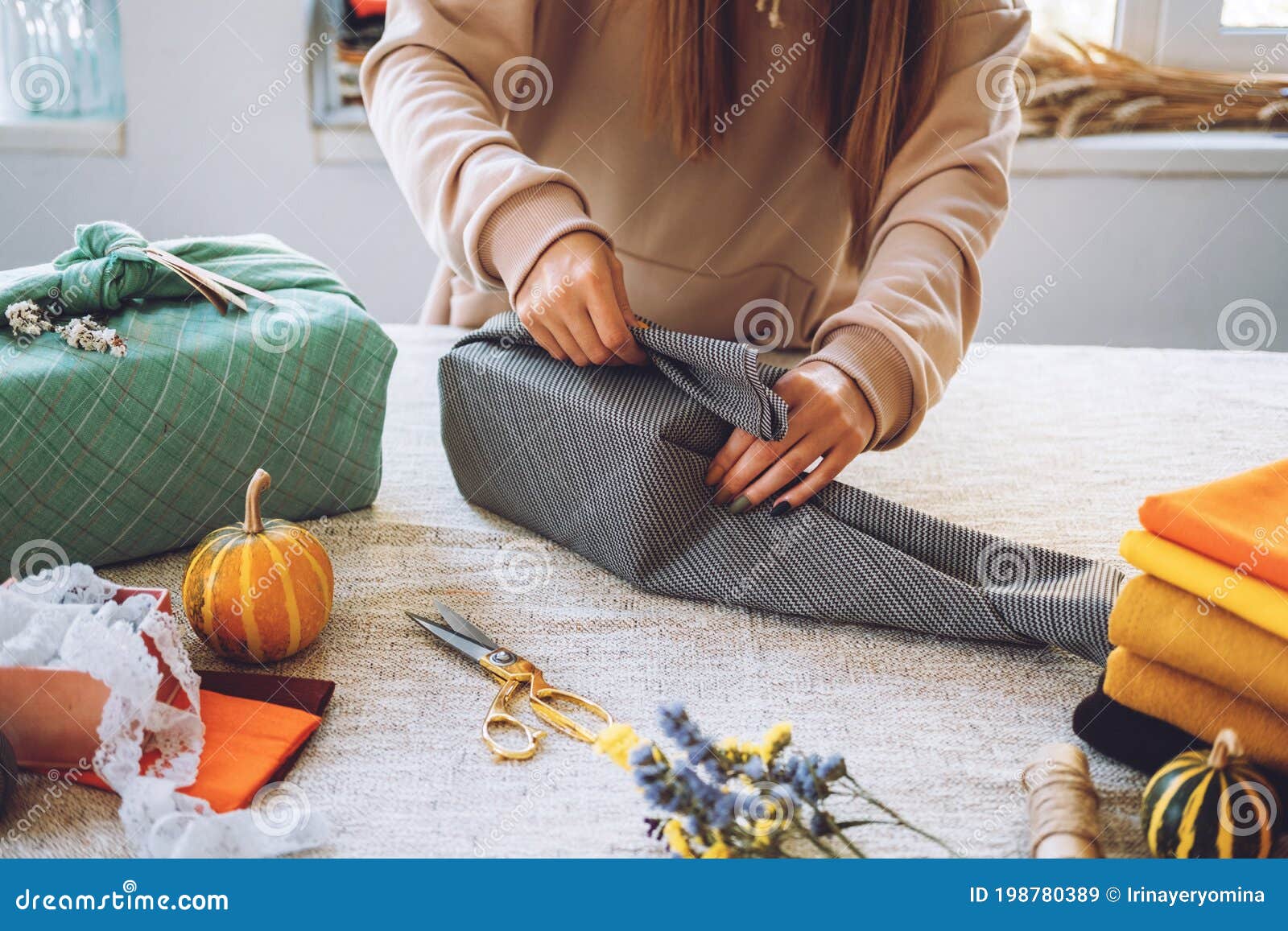 Furoshiki Japanese Gift Wrapping. Thanksgiving Zero Waste, Eco-friendly ...