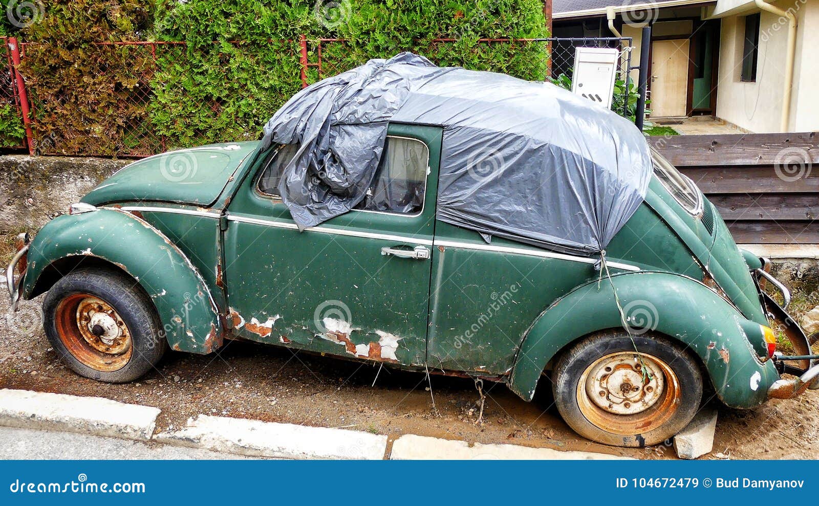 Fusca Velho Que Oxida Na Rua Imagem de Stock - Imagem de oxidar ...