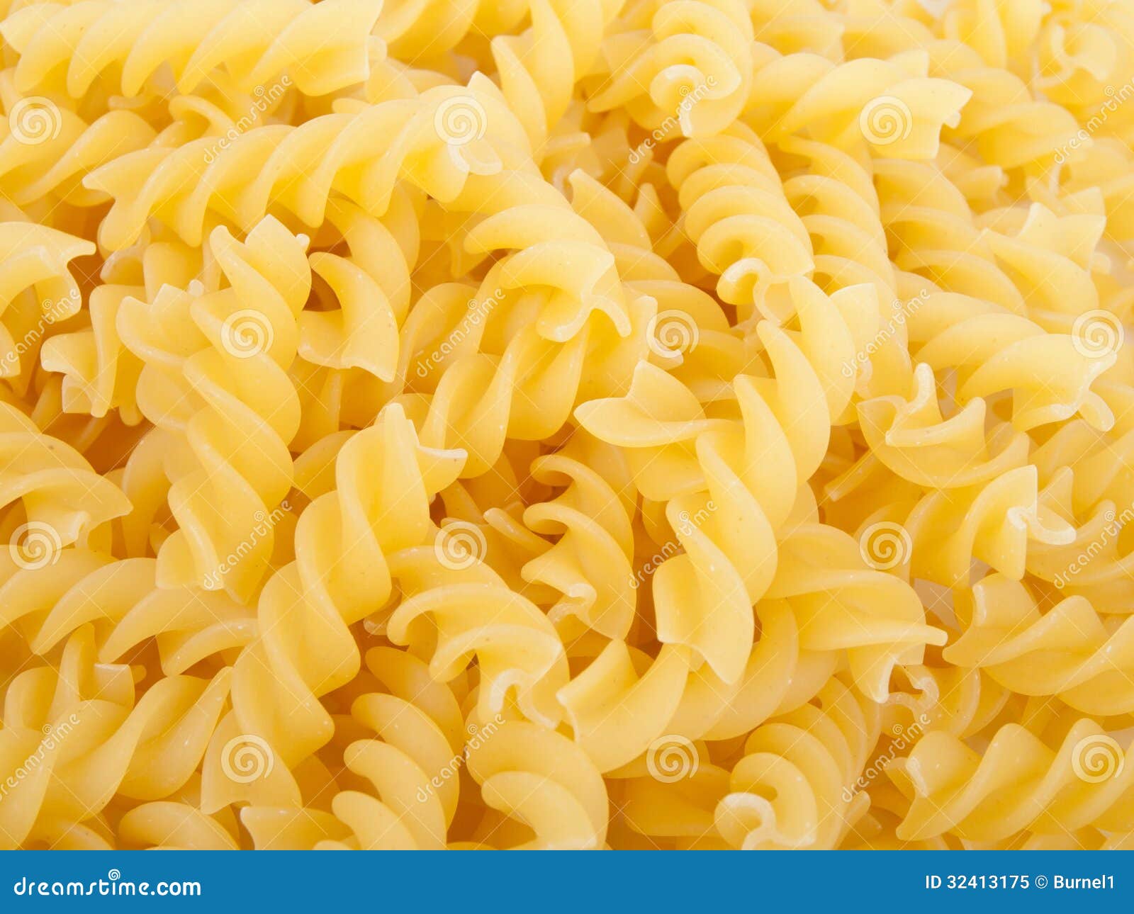 Fusilli stock afbeelding. Image of macaroni, voeding - 32413175