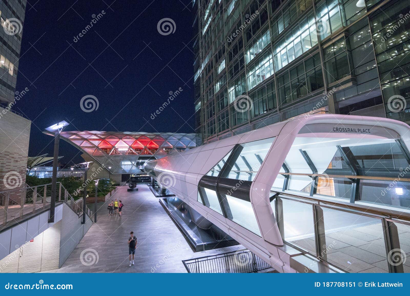Futuristic Pedestrian Bridge from Crossrail Place To One Canada ...