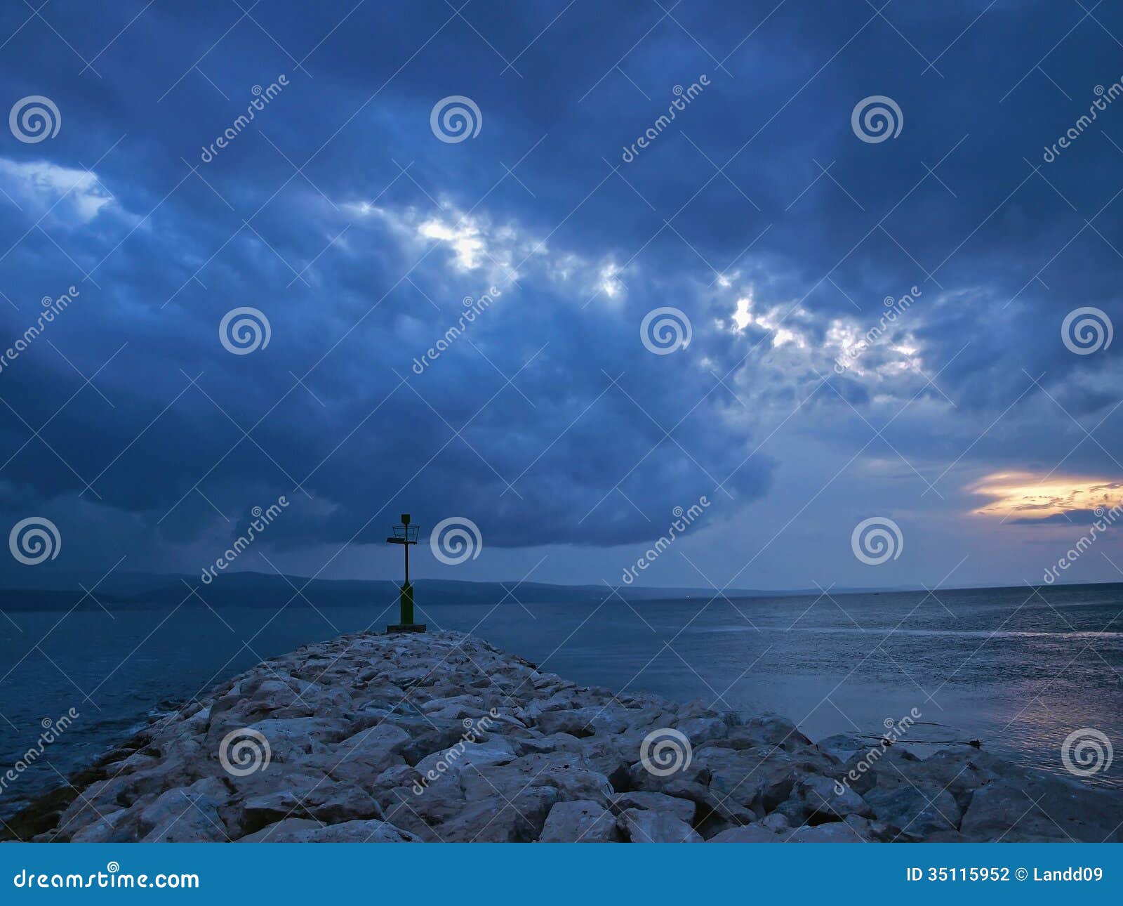 Fyr i storm arkivfoto. Bild av hope, sjö, kanal, gammalt - 35115952