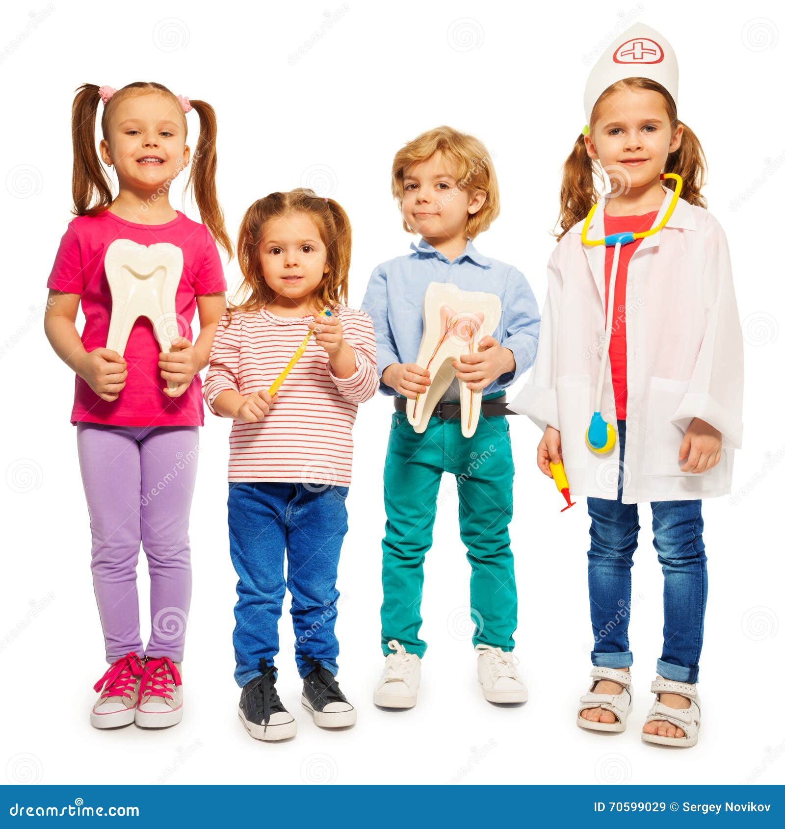 Fyra Lilla Barn Som Spelar Doktorer Fotografering för Bildbyråer - Bild ...