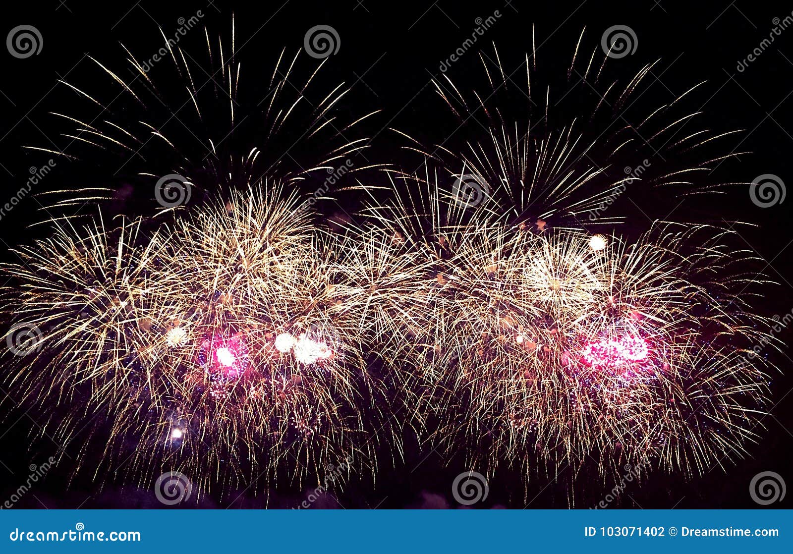 Fyrverkerier arkivfoto. Bild av fjärde, beröm, härlig - 103071402