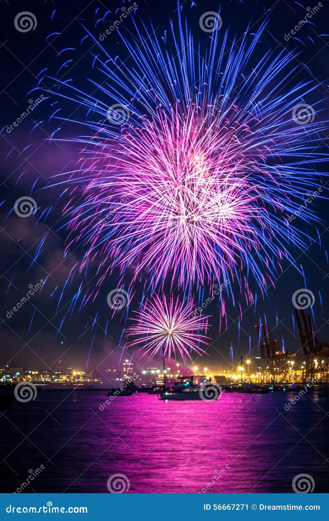 Fyrverkerier fotografering för bildbyråer. Bild av kanada - 56667271