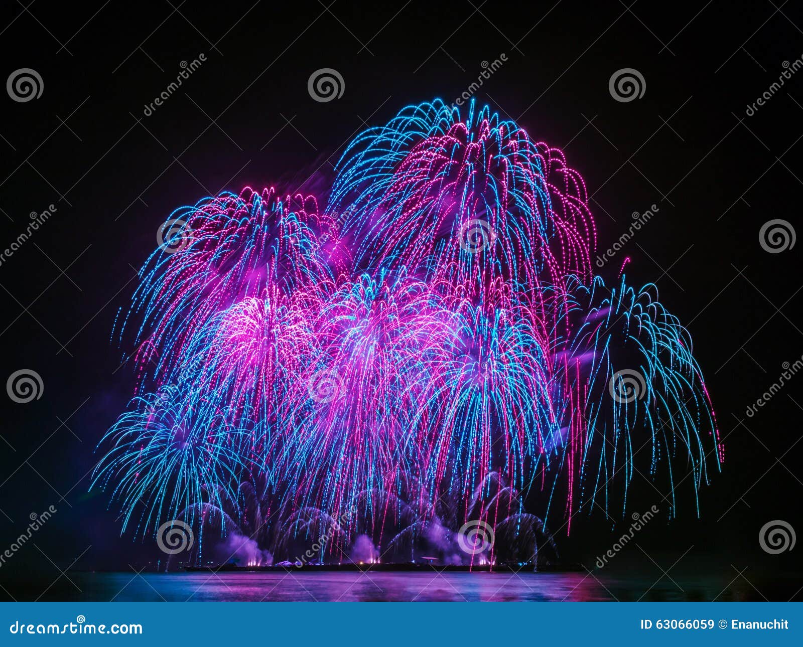 Fyrverkerier fotografering för bildbyråer. Bild av festligheter - 63066059