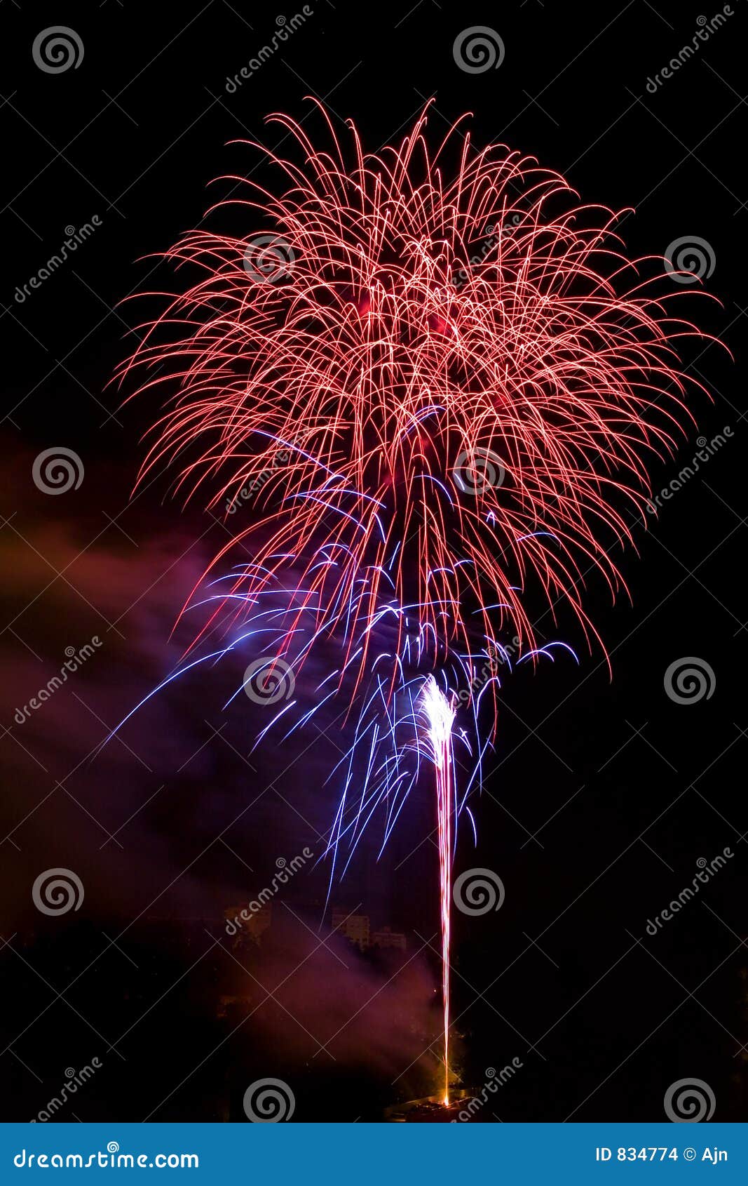 Fyrverkerier arkivfoto. Bild av nytt, gyckel, juli, deltagare - 834774