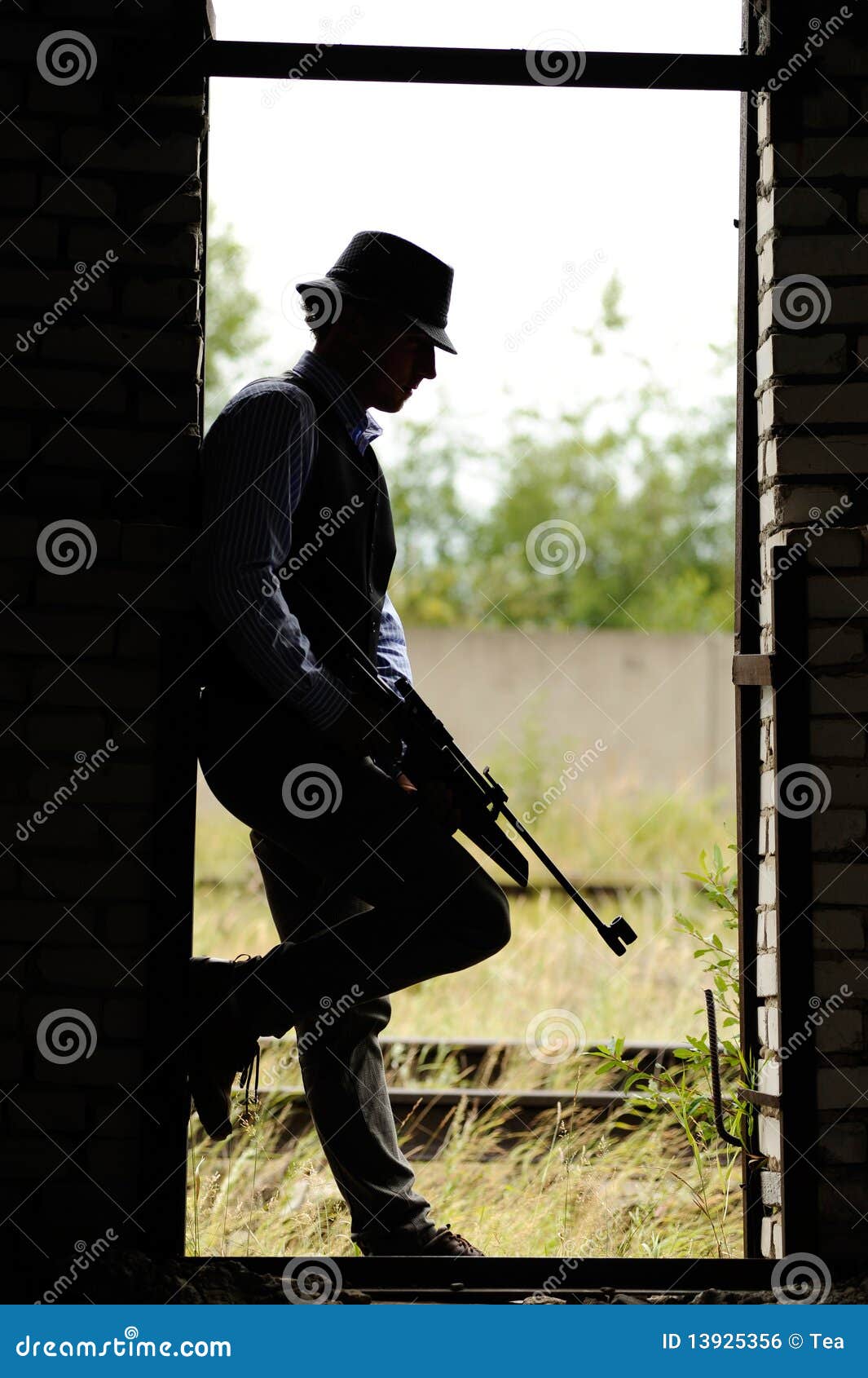 Gângster novo foto de stock. Imagem de fedora, malefator - 13925356